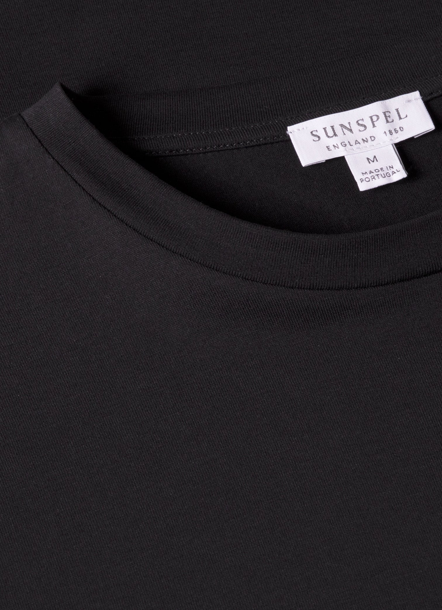 リヴィエラ（ミッドウェイト） Tシャツ （Black）| Sunspel